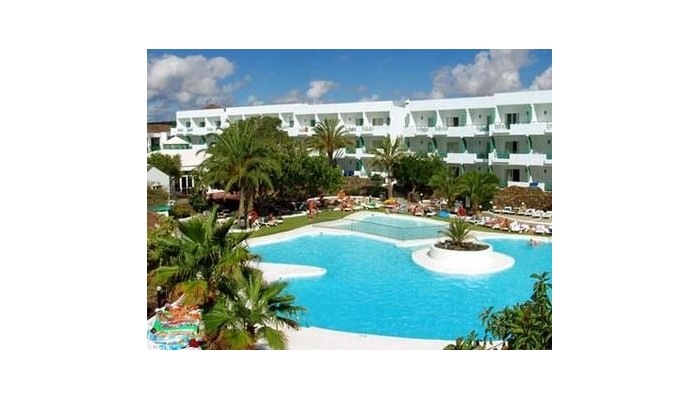 Hotel Ficus Apartamentos din Lanzarote Spania travos.ro